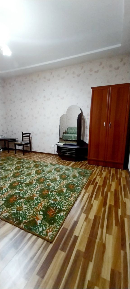 Продаётся большая. 1  комнатная квартира