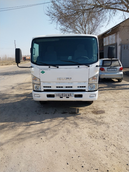Isuzi  Tent bort Aftobistan Tayorlangan