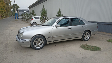 Mercedes Benz W210