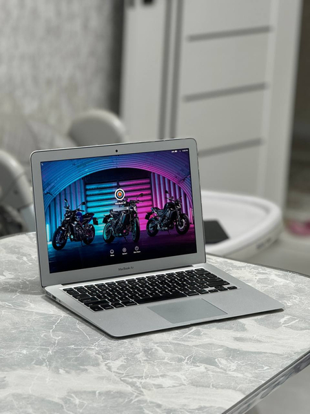 Apple MacBook Air Core i7 (Sicl 23) 2015