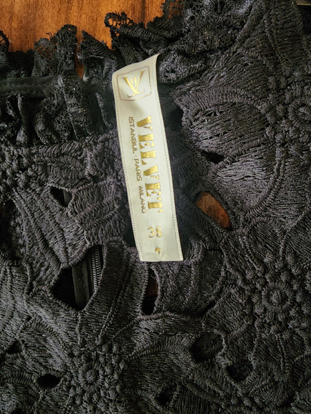 Элегантное чёрное платье
