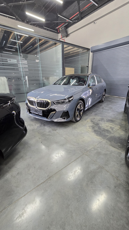 BMW i5 eDrive 35L Exclusive M Sport (2024) наличи. Авто кридит