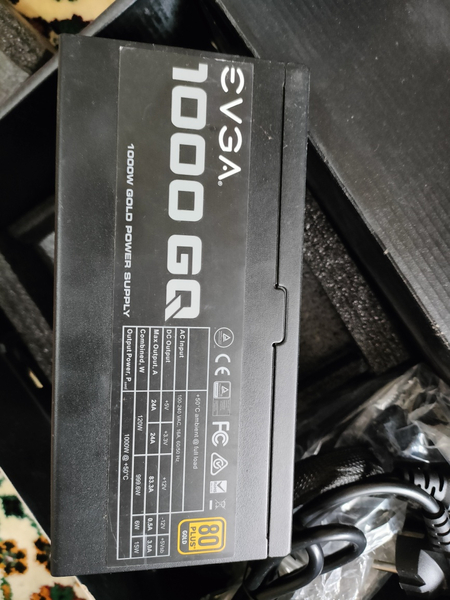 EVGA 1000 GQ holda power supply