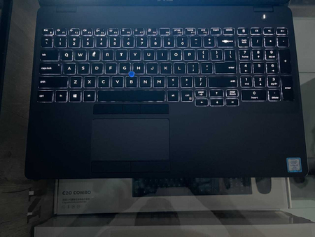 DELL Latitude 5500 Intel Core i7-8665U vPRO озу8гб 256ssd