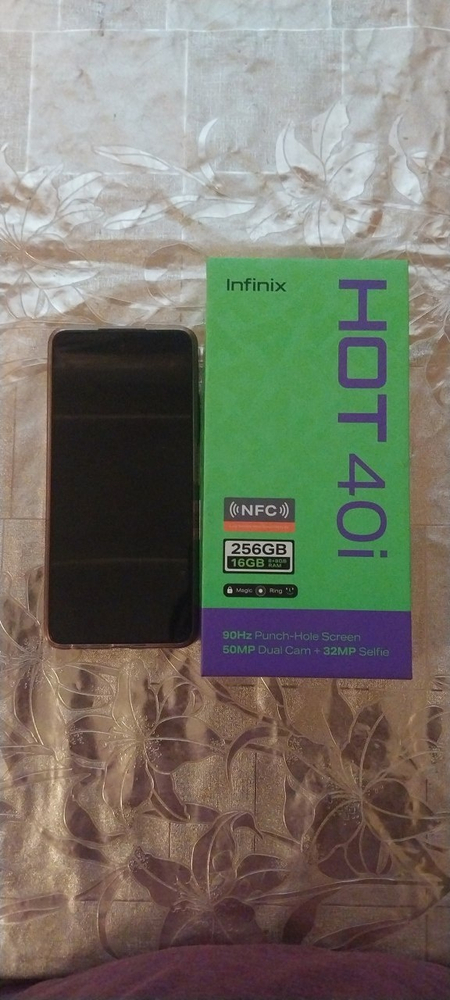Infinix HOT40I naushnigi bilan