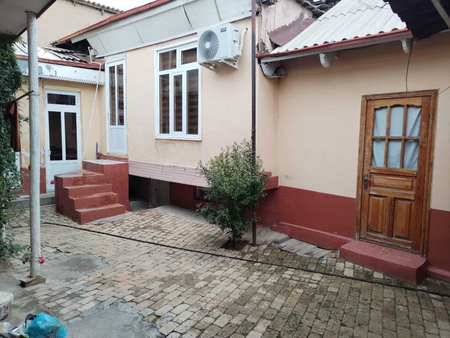 Shahrisabda. A. Temur maydonida yonida hovli sotiladi