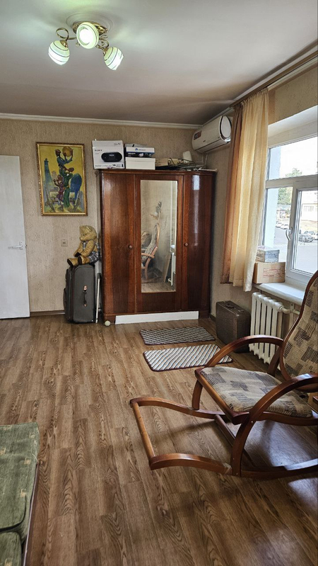 1/4/5 балкон 2*3, площадь 37кв.М.Горького!