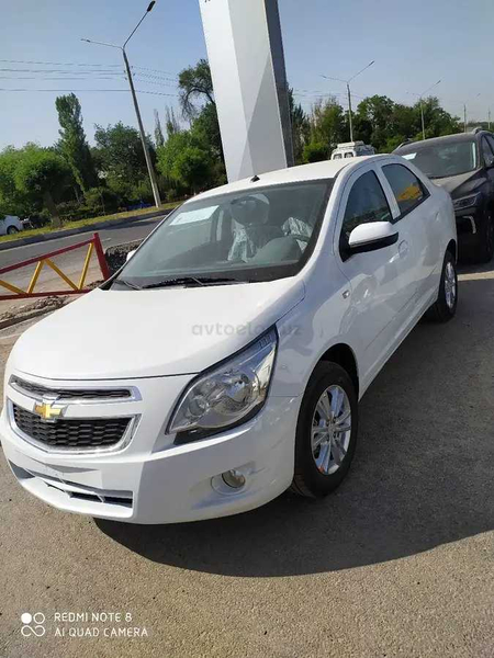 Chevrolet Cobalt 2 sotiladi schotda turibdi