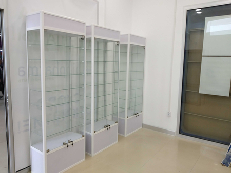 Торговые витрины для магазинов, бутиков, аптек, любой формы vitrina