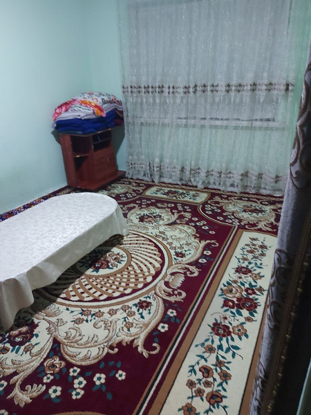 Kvartira ijara birladi oilaga va qizlarga