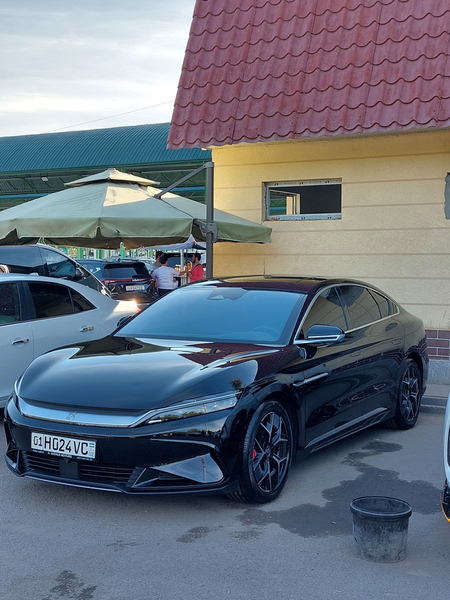 BYD Han 715km zapas xod