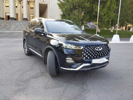 Перевозки пассажиров на автомобиле бизнес класса Cheri Tiggo 7 pro.