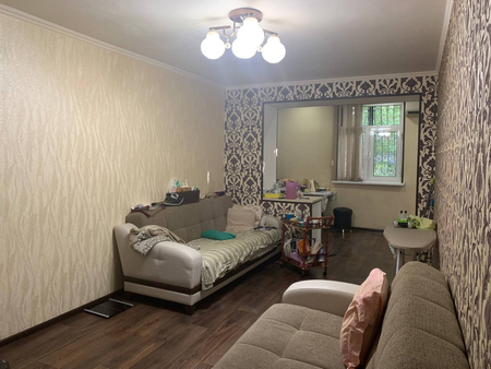 Продается квартира в центре 4/2/4 евро в Чирчике