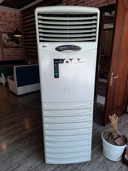 Срочно продаётся колонный кондиционер LG 50