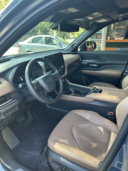 Продаётся Toyota GrandHighlander Platinum 2024