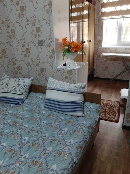 Продается 2-х комнатная квартира в центре Чирчика