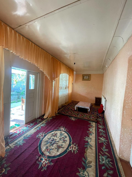 Srochna hovli sotiladi