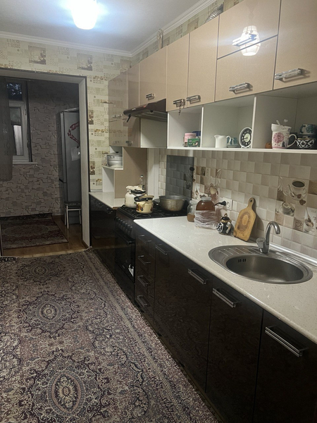 Kvartiraga 2 ta qiz kerak