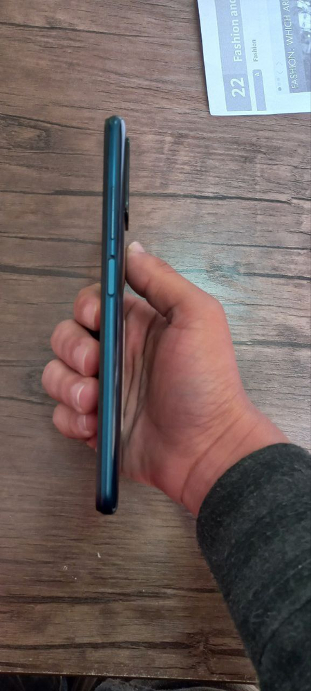POCCO M3 pro 5G sotiladi
Xotira: 7/64 Gb
Versia:14 global 
Rangi: kok