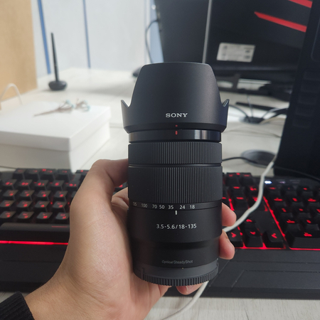 Объектив SONY SEL18135