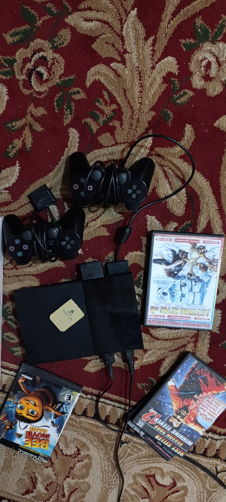 Playstation 2.  + 40 ta òyin disklari bilan.