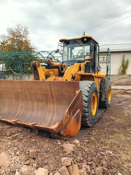 Продаётся погрузчик 3куб