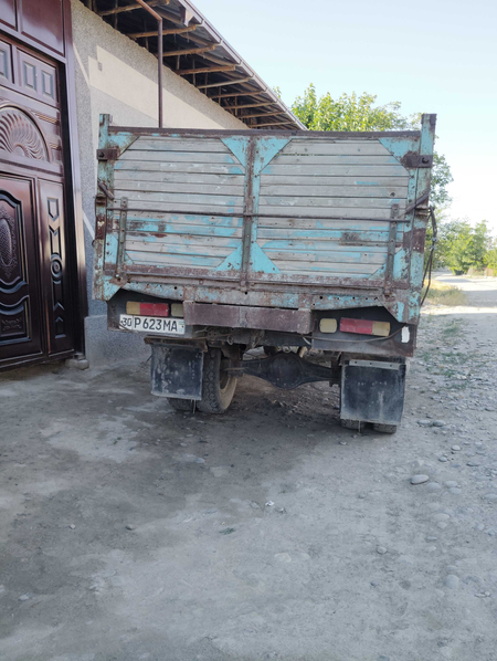 Gaz 53 bortavoy yuk moshini sotiladi