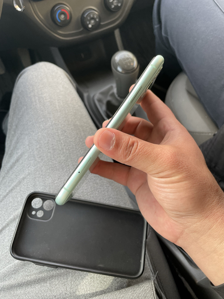 Iphone 11. Sotiladi