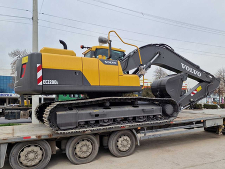 Экскаватор гусеничный VOLVO EC220DL