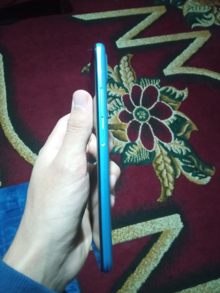 Realme C25Y  1 mln