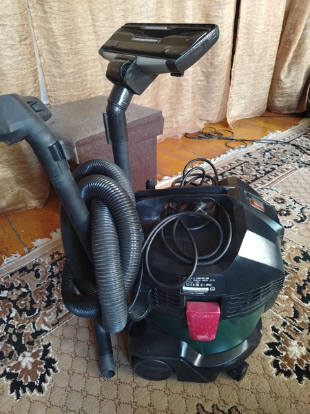 Пылесос Бош UNIVERCAL VAC 15