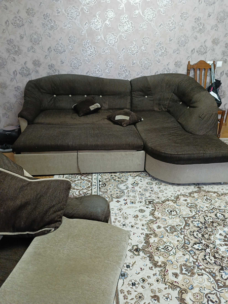 Диван и кресло б/у в хорошем состоянии.