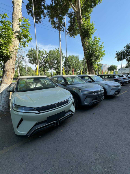 Byd Yuan Up 3 pozitsiya nalichida tayyor