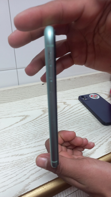 Telefon sotiladi Iphone 11 / 128 gb 300$ kelishiladi