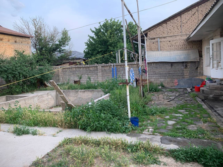 Uy sotiladi 4.8 sotix yengi tashmi postiscan 1.5 km kirganda damaruda