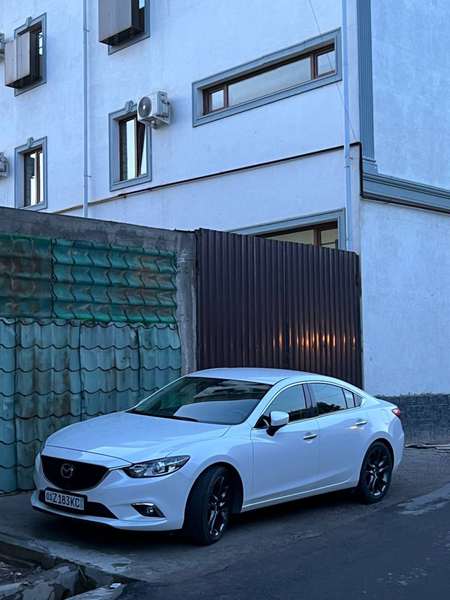 Срочно продается автомобиль Mazda 6