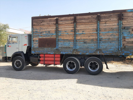 Kamaz sotiladi pritsepi bilan