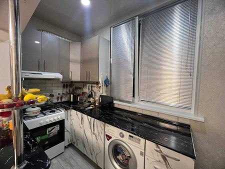 Продаётся срочно квартира Юнусабад 13 (3в4/2/4) ***
