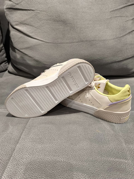 Женские кроссовки Adidas. Новые. Оригинал. 38й размер