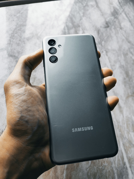 Samsung Galaxy M13 sotiladi yangi