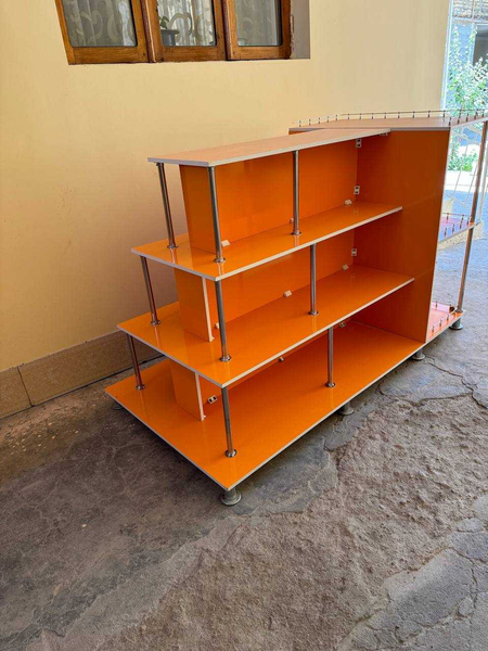 Magazin uchun mebel sotiladi yaxshi narxda