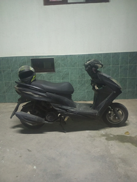 Skuter 125cm srochna sotiladi