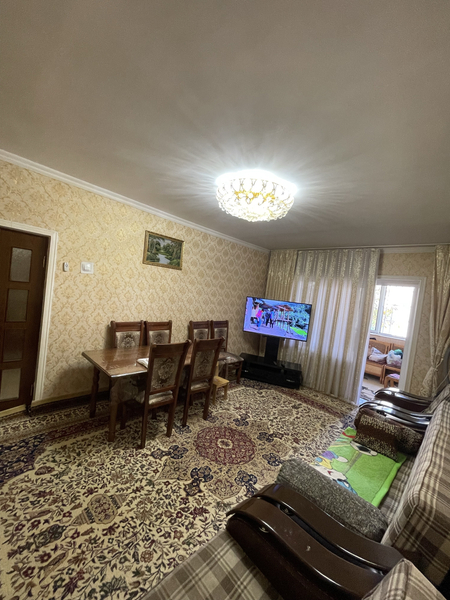 Продаётся уютная квартира на массиве Феруза!