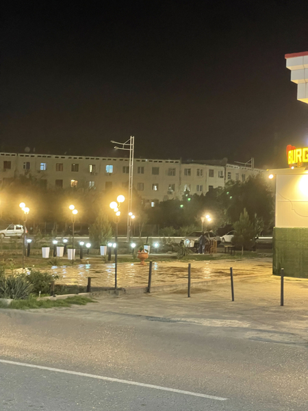 Терраса 300 квадратдан иборат ижарага берилади