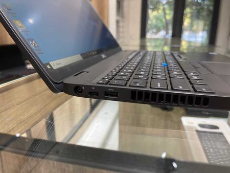 DELL Latitude 5500 Intel Core i7-8665U vPRO озу8гб 256ssd
