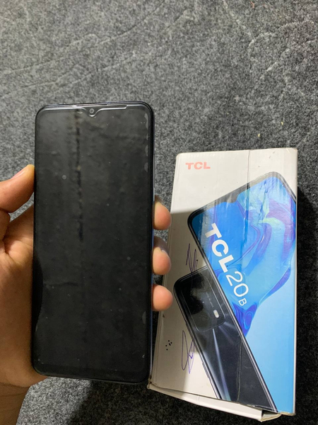 Tcl 20b sotiladi