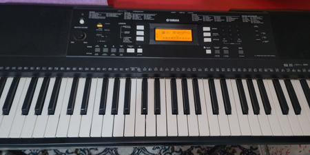 Срочно Продаётся сентизатор Yamaha psr e343