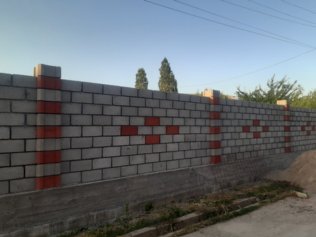 Облицовочный и обычний шлакоблок. Размеры 39x19 и 32x16.