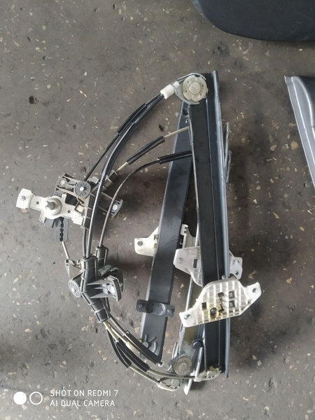 Spark avshifka ,nikel sotiladi ,holati yaxshi