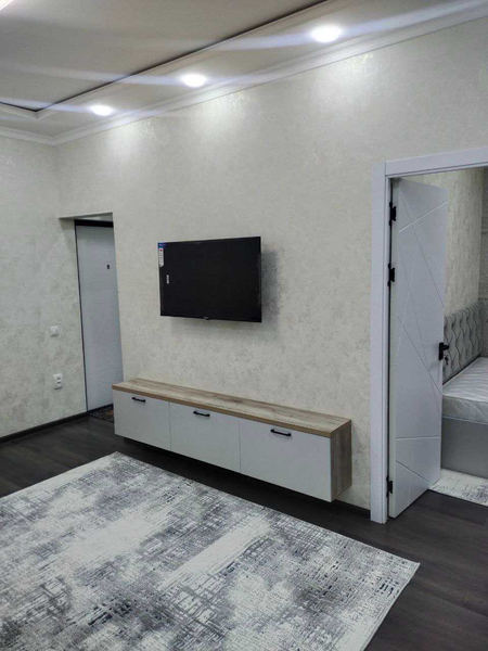UY sotaman CHilonzor7 1xona 1-ETAJ evro mebel texnika maydon 30 Baseyn